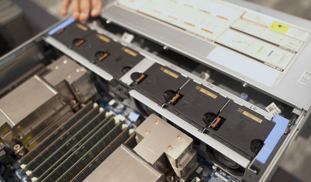 搭配輝達頂級資料中心GPU，Dell推首款8-GPU伺服器 | iThome